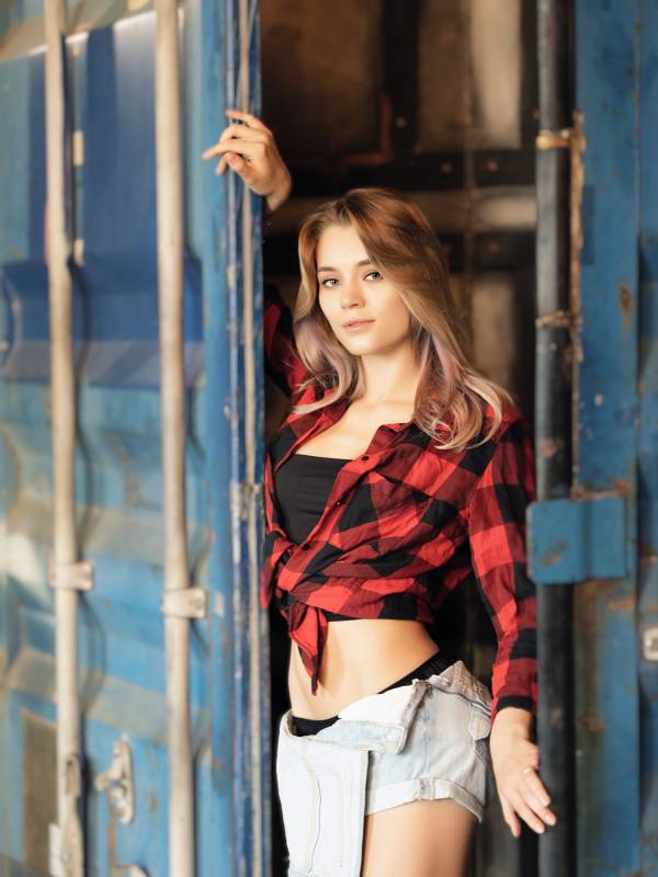 Model Inna F Atr One