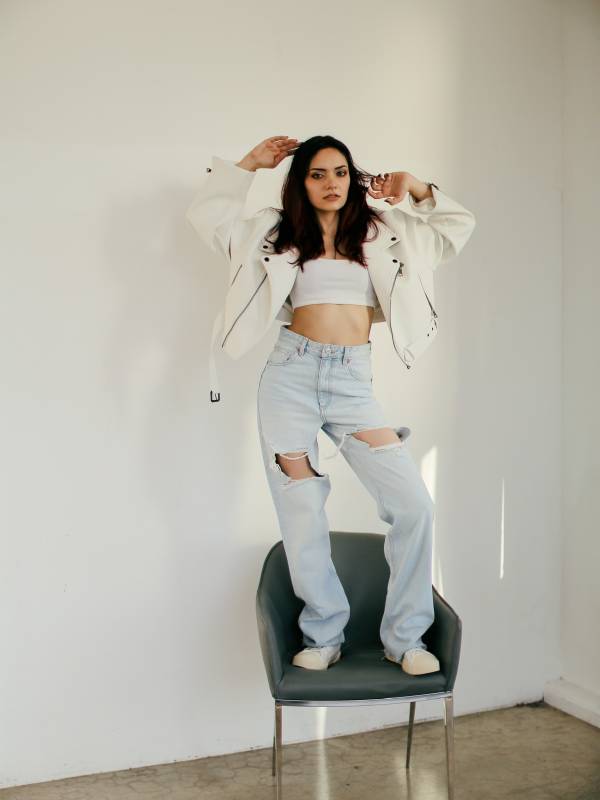 Model Arega Moon | ATR.ONE